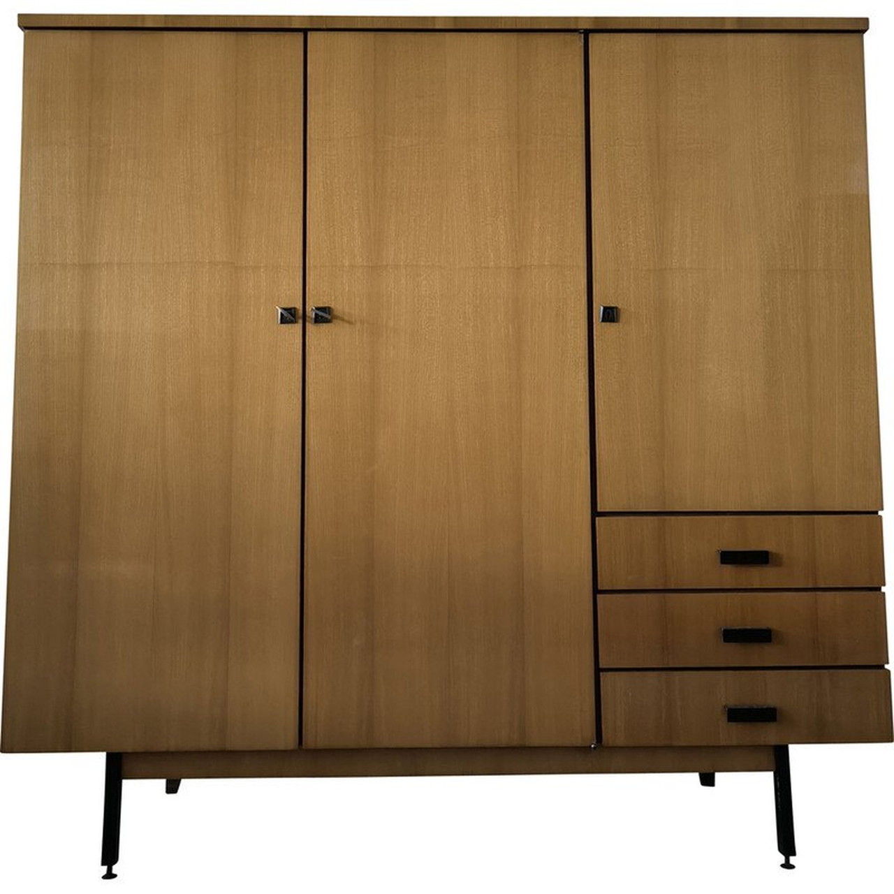 Armoire vintage d'André Simard | €1,200 | Whoppah