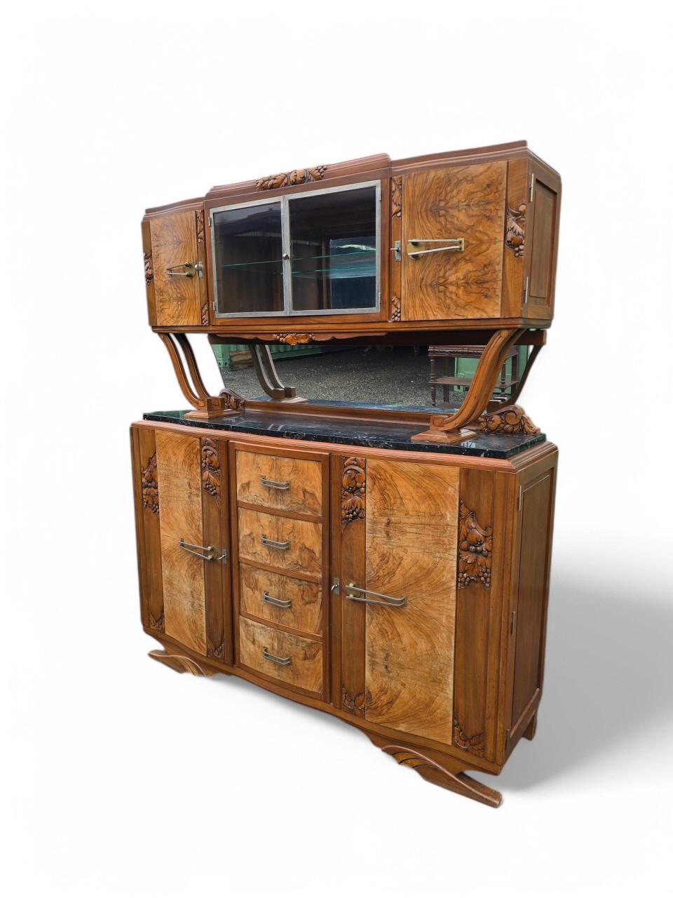 Art Deco Sideboard In Nussbaum Und Wurzelholz | €1,150 | Whoppah