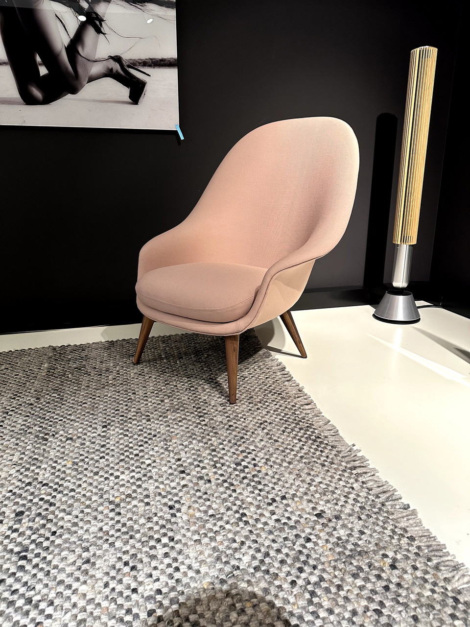 Bat lounge store
