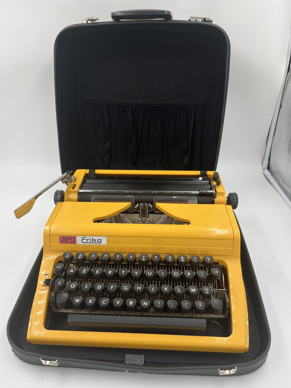 Schreibmaschine Daro Erika | €129 | Whoppah