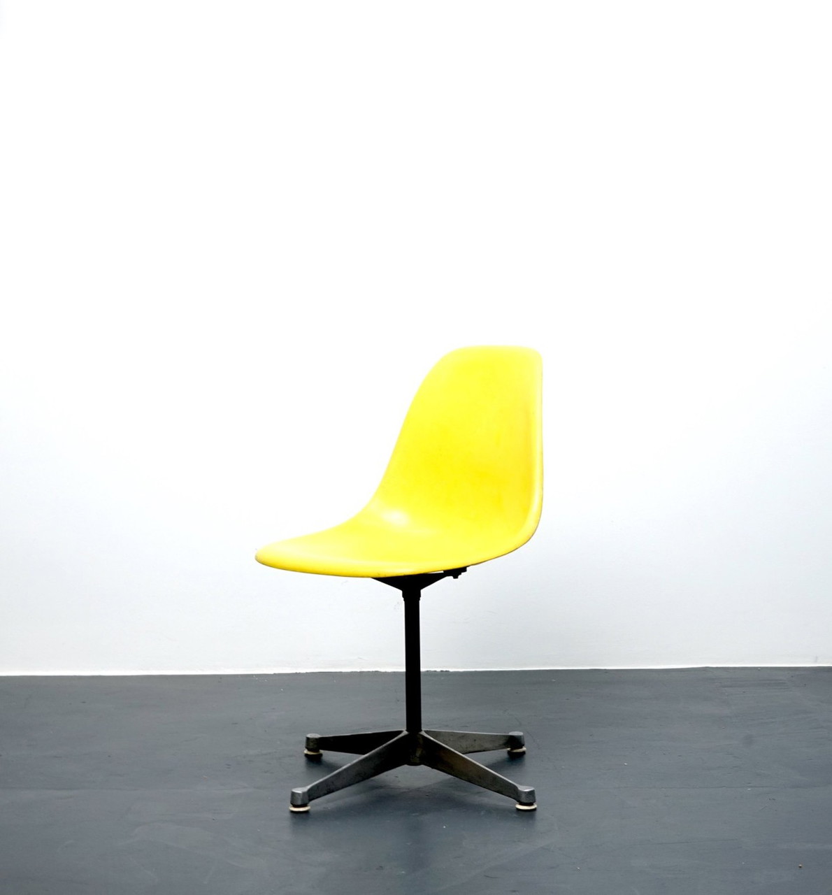 Herman miller shell chair vintage store