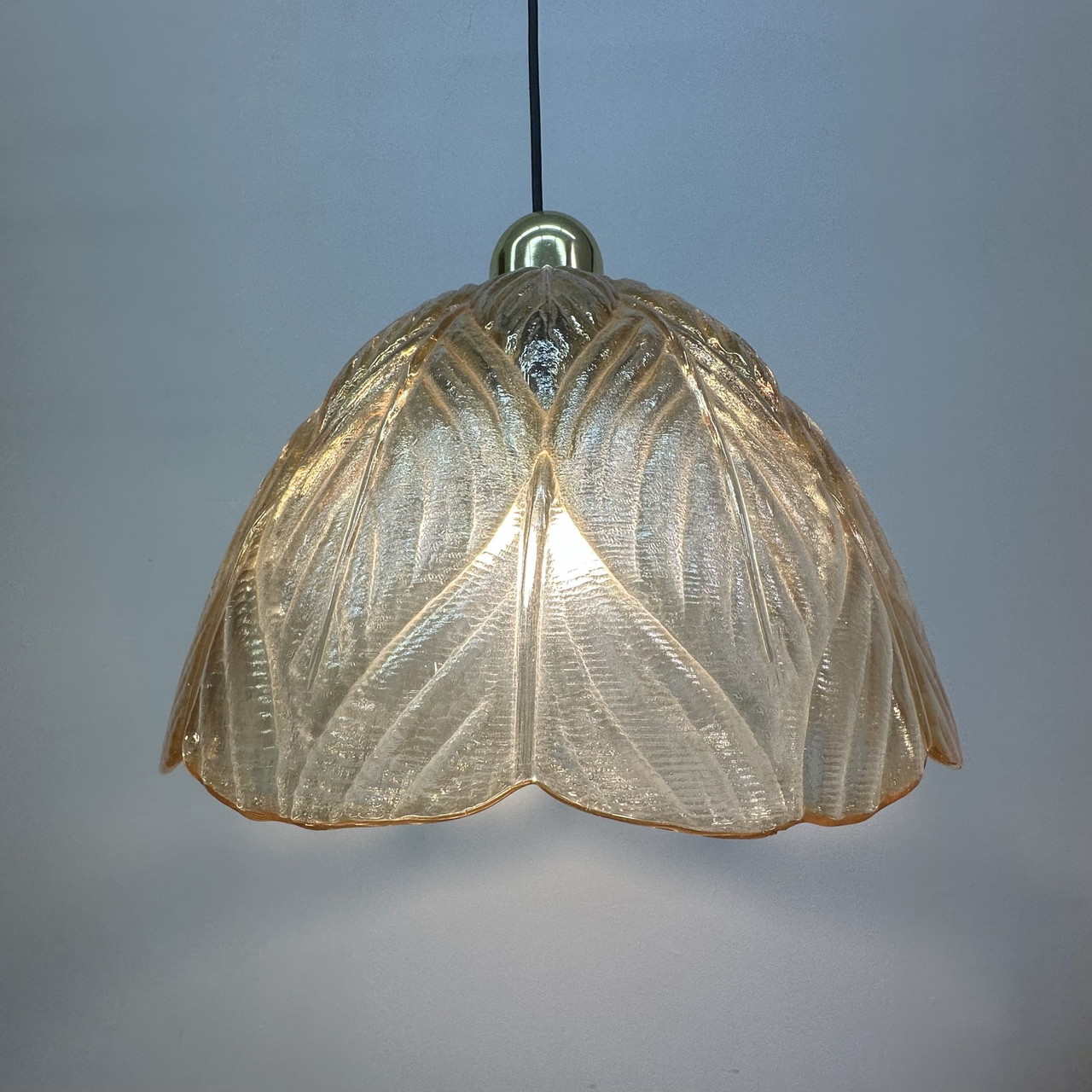 Peil & Putzer Glasblatt-Hängelampe, 1970er Jahre | €450 | Whoppah