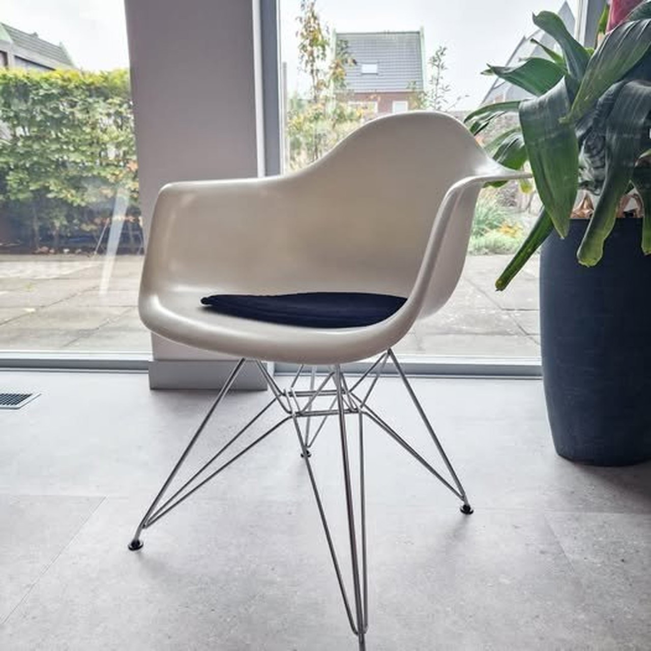 4X Eiffelbase Base Eames Replica fur Dar Tub Chair 100 Whoppah