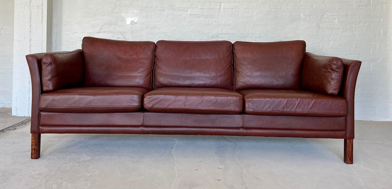 Mid Century Vintage Danisch Mogens Hansen 3 Person Sofa In Burgundy Leder 2 225 Whoppah