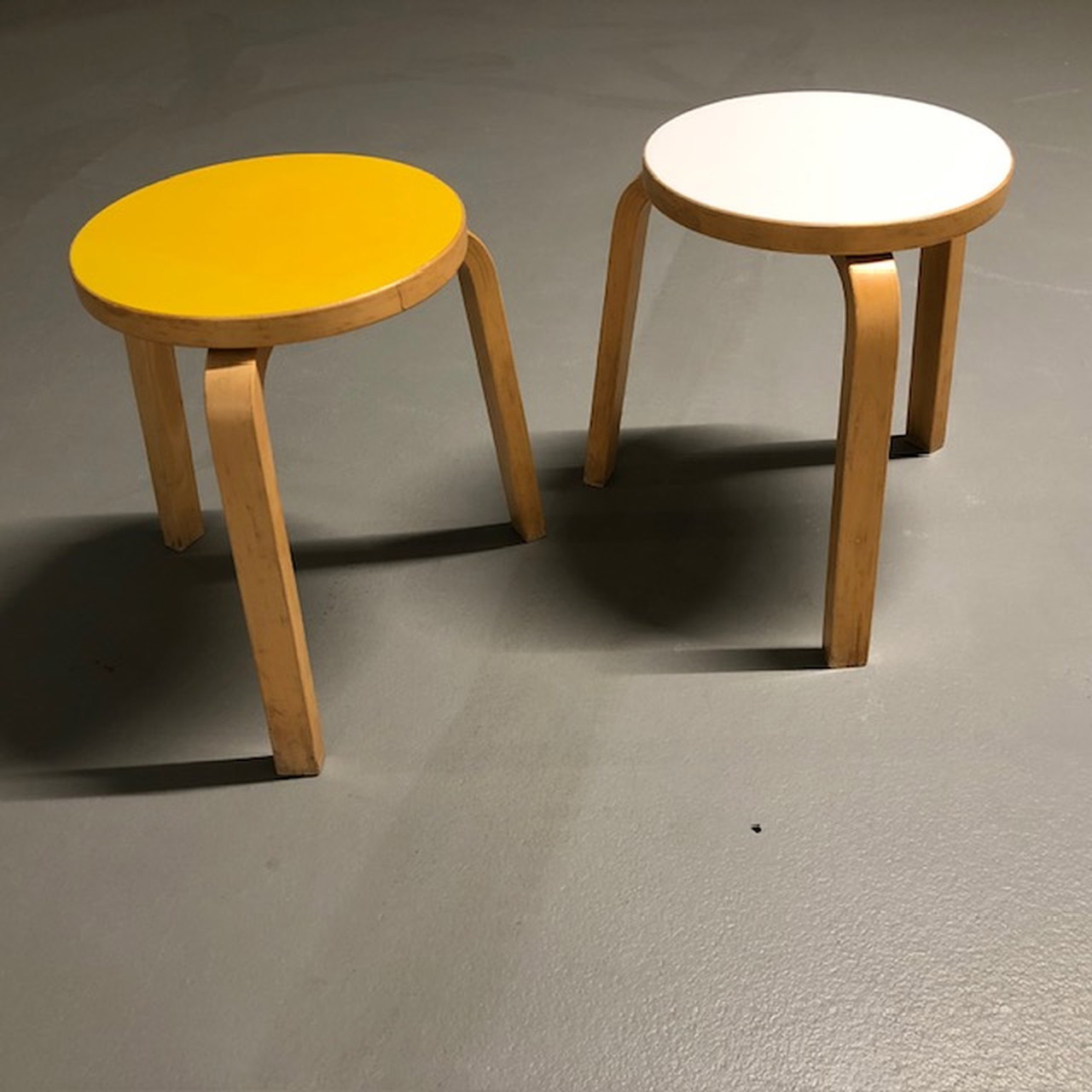 2x Alvar Aalto Hocker Modell 60 | €700 | Whoppah