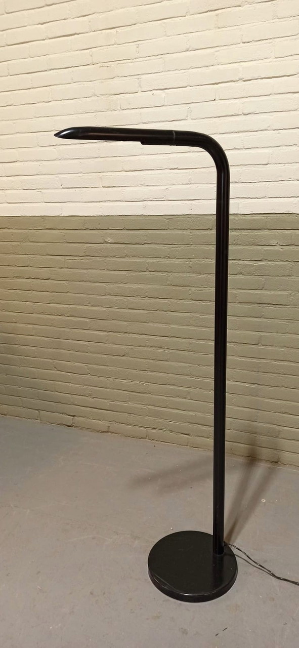 Vintage Röhren-Stehlampe aus Metall | €140 | Whoppah